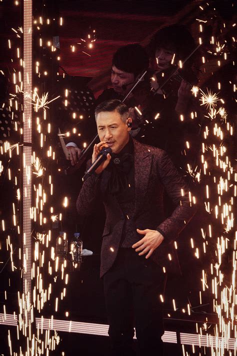 張學友「60」巡迴演唱會香港站開演，承諾70歲繼續唱 新浪香港