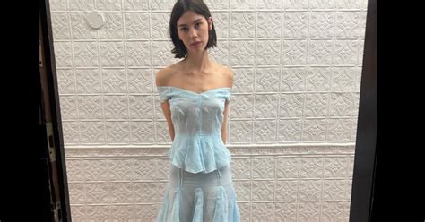 Gracie Abrams Showcases Her Abs In Chic Mini Shorts Look Mandatory