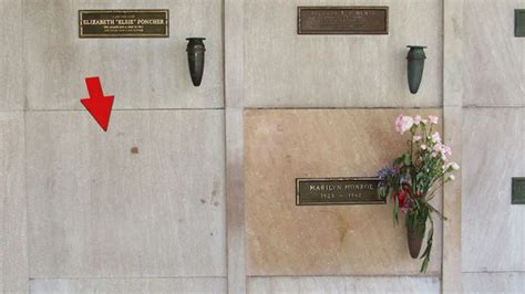 Los restos de Hugh Hefner descansarán junto a los de la sex symbol que lanzó su carrera Infobae