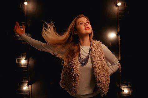 아늑한 마을의 매혹적인 겨울 저녁 멋진 클로즈업 샷 크리스마스 숲 크리스마스 하늘 눈 패턴 배경 일러스트 및 사진 무료 다운로드 Pngtree