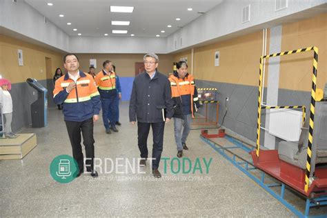 Эрдэнэт үйлдвэрийн Ерөнхий захирал Г Ёндон Нийгмийн цехийн үйл ажиллагаатай танилцаж байна