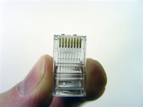 Memasang Konektor Rj Pada Kabel Utp
