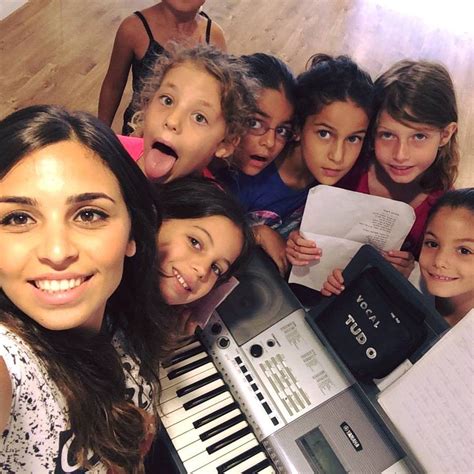 מור אפרת פיתוח קול והגשת שיר