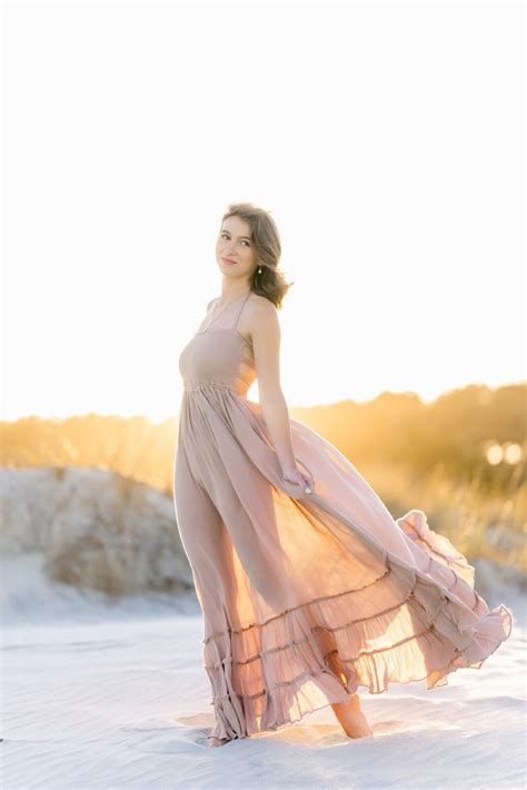 100 Best Model Poses For Senior Pictures Senior Pose Ideas