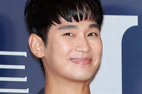 김수현 ‘관상 분석까지 나왔다… 역학자 발언 보니 ‘소름