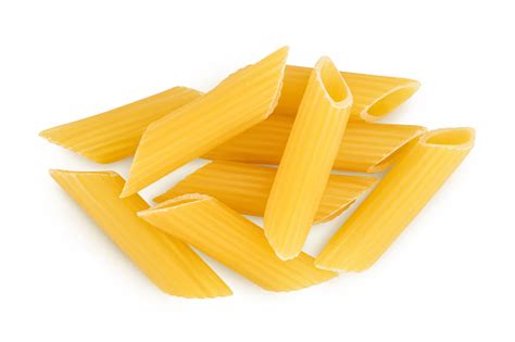 원시 이탈리아 펜 리게이트 파스타는 클리핑 경로와 필드의 전체 깊이와 흰색 배경에 격리 맨 위 보기입니다 플랫 레이 건강한 식생활에 대한 스톡 사진 및 기타 이미지 Istock