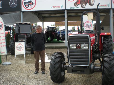 IMT Traktori Devet Prototipova Na Poljoprivrednom Sajmu Foto