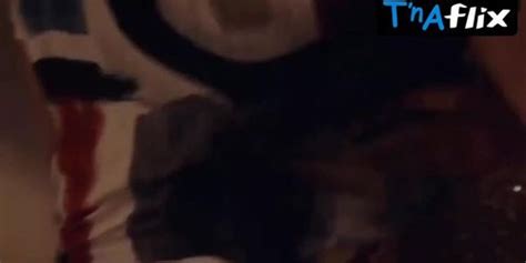 Anuja Sathe Breasts Scene In Ek Thi Begum