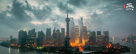掉入无底深渊的图片 一个人凝望深渊图片 无底深渊的图片 大山谷图库