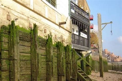 The Horrifying History Of Londons Execution Dock Where Pirates Met Their Fate Mylondon