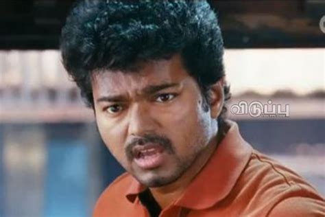 ஹீரோயின் அம்மாவுக்கு குளிக்கும் போது சோப்பு போட்ட விஜய் வீடியோவை வைரலாக்கும் ரசிகர்கள்