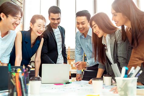 크리에이티브 에이전시 비즈니스 브레인 스톰 미팅 프레젠테이션 제품 출시 파워포인트 프레젠테이션 기획 전략 신사업 개발에 대한