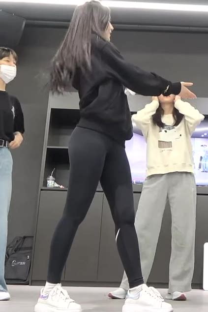 힙업 된 레깅스 라인 엘리스 소희 움짤