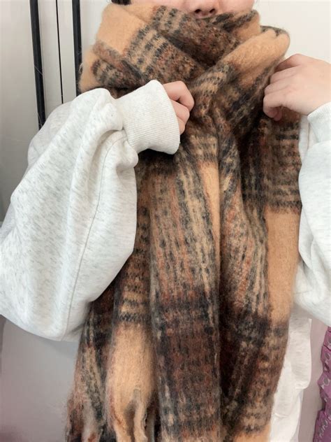 4컬러 당일출고도톰 수술 체크 머플러 목도리 겨울 방한 친구선물 우정 커플템 에이블리