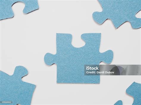 퍼즐은 화합과 조화를 상징하는 독특한 배경을 만들어 깊은 의미론적 연결과 감정을 드러냅니다 0명에 대한 스톡 사진 및 기타