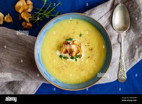 Parsnip Soup With Parsnip Crisps Stock Photo Alamy