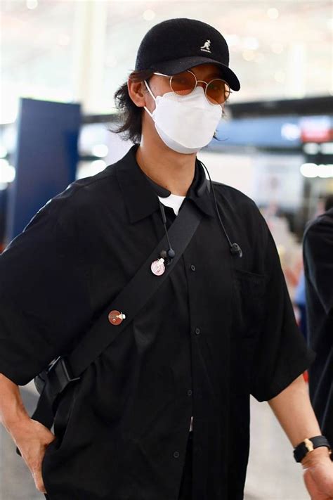 蒲巴甲与梁洁官宣分手后现身 墨镜帽子遮面显低调 搜狐大视野 搜狐新闻