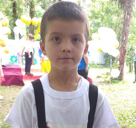 გამწარებული დედა გეხვეწებით დამეხმარეთ ჩემი შვილი მდინარეზე ბაბუას ჰყავდა რას წერს