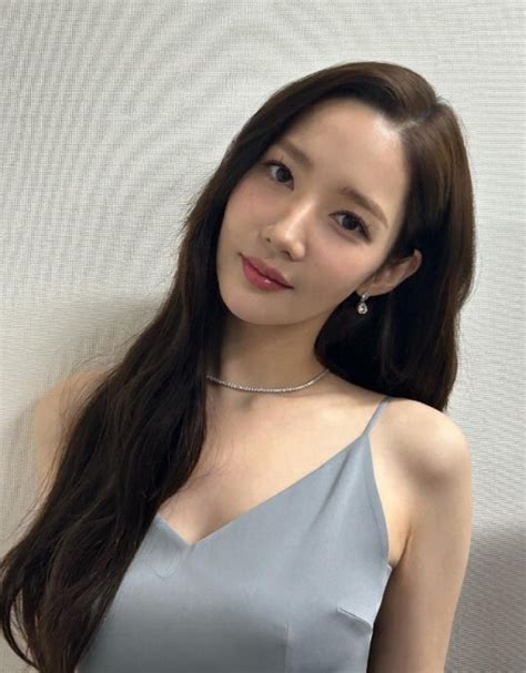 박민영 민소매 상의 입고 숨겨왔던 볼륨 몸매 자랑