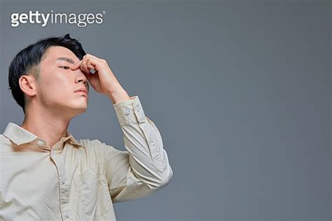 의료성형뷰티 주제 건강관리 라이프스타일 건강한생활 주제 두통 질병 열 질병 감기 질병 건강이상 고통 스트레스 기침 코감기 감기