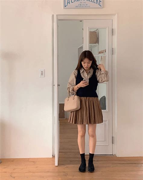 컴프렌치 헤롯 스웨이드 플리츠 미니 스커트 2color