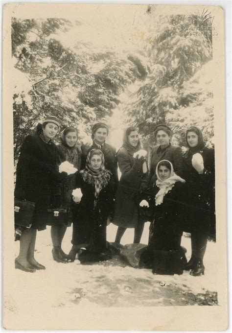 Iverieli ეთერ ტაბიძე მეგობრებთან ერთად