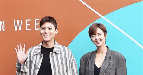 [포토엔hd] 송재희 지소연 부부 다정하게 패션위크 나들이