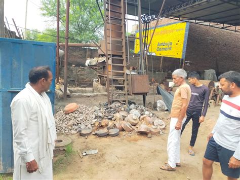 Goods Worth 2 Lakhs Stolen A Day Ago Locks Were Broken At 3 Places चोरों ने लोहे की फैक्ट्री