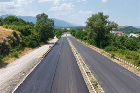 Дни преди крайния срок за пускане на Е 79 до Ботевград Ударно асфалтират пътя Враца Мездра