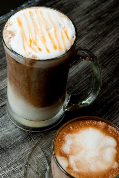 City Of Coffee 요즘 어느 까페를 가도 나오는 마키아토 마키아토라는 의미를 아세요 마키아토는 이탈리아어로 얼룩진 이라는 뜻이랍니다 커피에 얼룩진