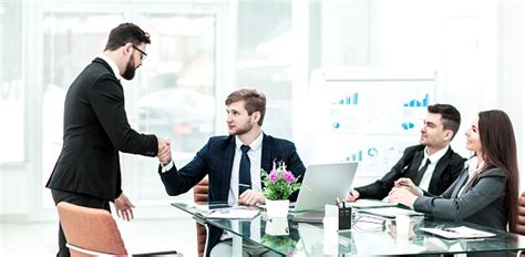 핸드셰이크 관리자와 일에 계약을 서명 하기 전에 클라이언트 개념에 대한 스톡 사진 및 기타 이미지 개념 금융 긍정적인 감정 표현 Istock