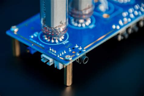 IN Shield Nixie Clock With Dots On A Beechwood Pedestal SMF RGB USB Tunes Tubes