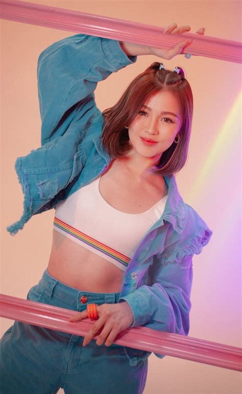 BINI Maloi Filipino Girl Group Fashion