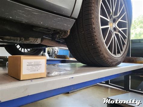 포르쉐 카이엔 Po536 브레이크 패드 교환958카이엔gts 엔진오일 문안열림 고질병 수리희귀매물 997 911 Gt2 냉각수 누수 과열로인한 수리 By대전수입차