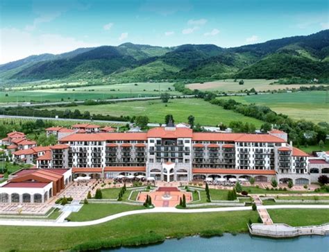 „България на Длан“ парк с макети на исторически сгради Terra Way Investment Group