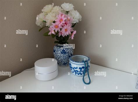 Orlando Fl Usa A Google Wifi Hub Creates A Mesh Network Throughout Your Home Stock Photo
