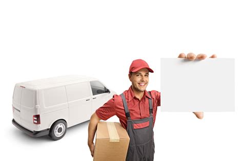 골판지 상자를 들고 카메라에 빈 카드를 보여주는 밴과 남성 택배 30 34세에 대한 스톡 사진 및 기타 이미지 30 34세 공란 나름 Istock