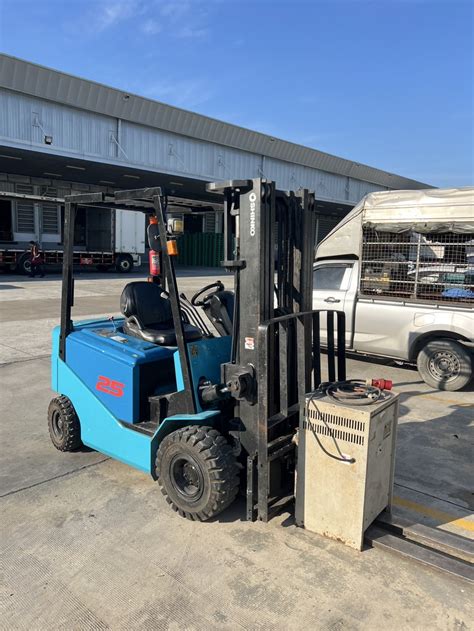 ให้เช่ารถโฟร์คลิฟท์ไฟฟ้า ราคาถูก แถวสายไหม วัชพล นวนคร โทร 094 08681237 094 7725222