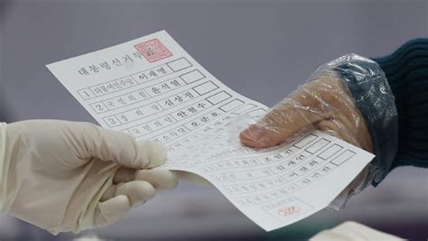 투표란 코팅돼 도장 절반만 찍혀 유언비어 확산‥선관위 가짜 정보