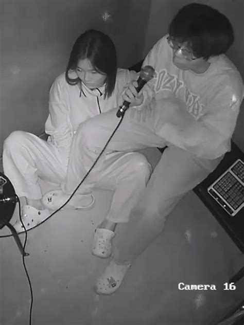 2023년 한국 Ip 카메라 해킹 7월 최고 인기 커플이 돌아왔다 남자아이가 여자아이에게 자신의 자지를 만지는 것을 허락하지 않아서 섹스에 굶주린 여자아이는 바닥에