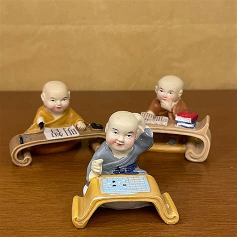 079 Man Making Calculation Per Unit