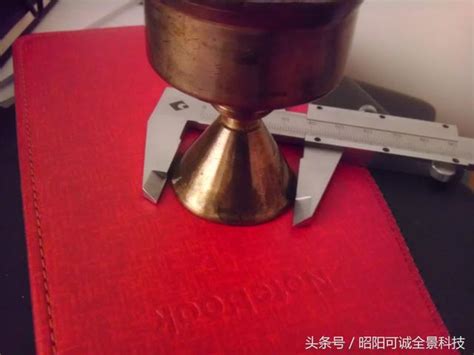 一個造型詭異的銅油燈 製造地不詳 圖片欣賞 每日頭條