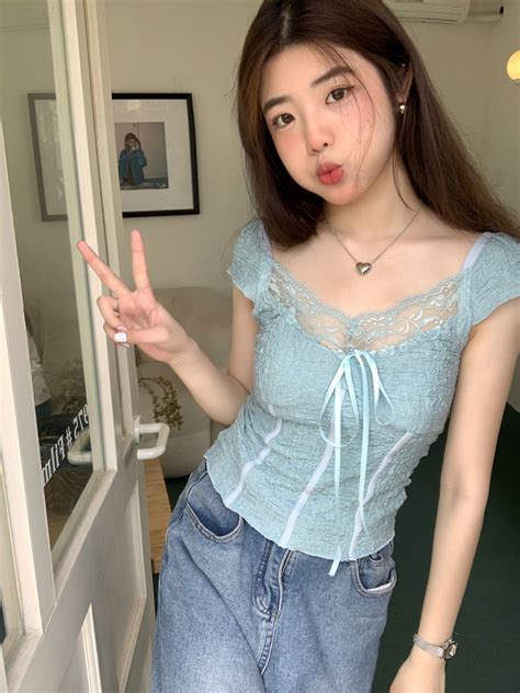 [ 5colors 레이스 민소매탑] 딥 스퀘어넥 슬리브리스 리본 솔리드 단색 슬립핏 타이트 착붙핏 숏 나시탑 화이트 블랙 핑크 여성스러운 청순 순백 코디템 시원한 하이틴