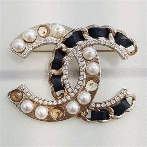 한국쥬얼리수리센터 샤넬 펜던트 수리요청~ 착용하시던 샤넬펜던트의 진주가 여러개 떨어져 수리가