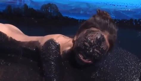 Naked Girl Looses In A Gameshow 2