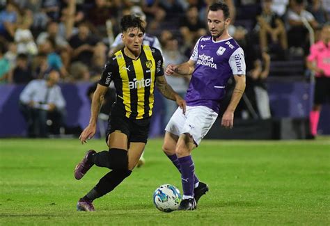 Apertura Defensor Sporting Y Peñarol Empataron 2 2 En El Estadio Luis