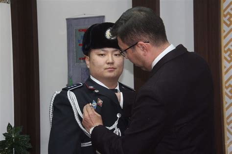 Иргэдийг галын аюулаас хамгаалсан цагдаа нарыг ШАГНАЛАА