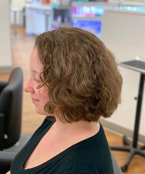 30 Trendy Curly Bob Hairstyles For Short Curly Hair Lovers