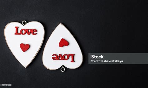 어머니의 날 발렌타인의 날에 대 한 개념을 사랑 해요 발렌타인입니다 사랑 해요 발렌타인 데이 엽서입니다 나무 배경 해피 발렌타인 하트 텍스트에 대 한 공간을 가진 발렌타인