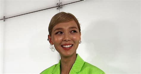 애셋맘 선예 확 바뀐 비주얼 까무잡잡 태닝 피부 금발 못 알아보겠네